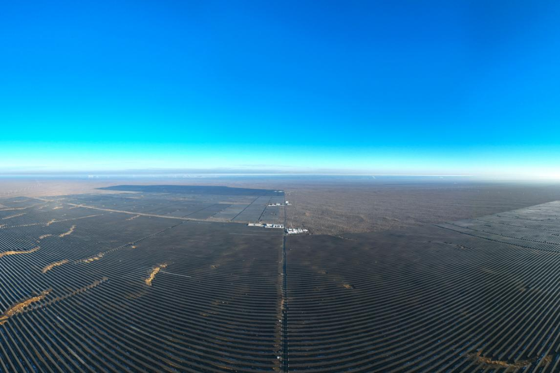 CHN Energy’s Zhundong 600 MW PV Project Connects to Grid